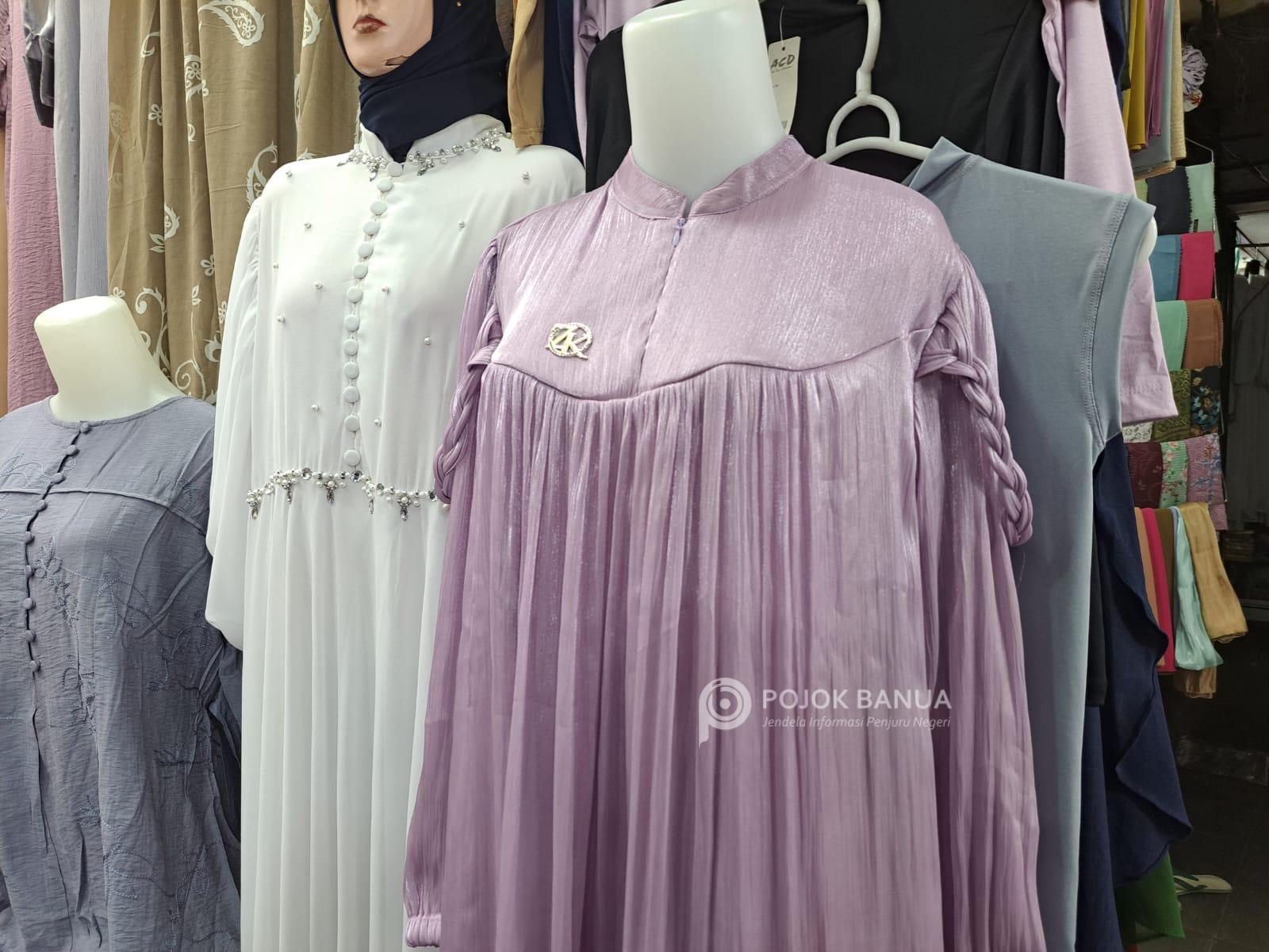 Jadi Tren Lebaran 2024, Baju Shimmer di Banjarmasin Laris Manis ...